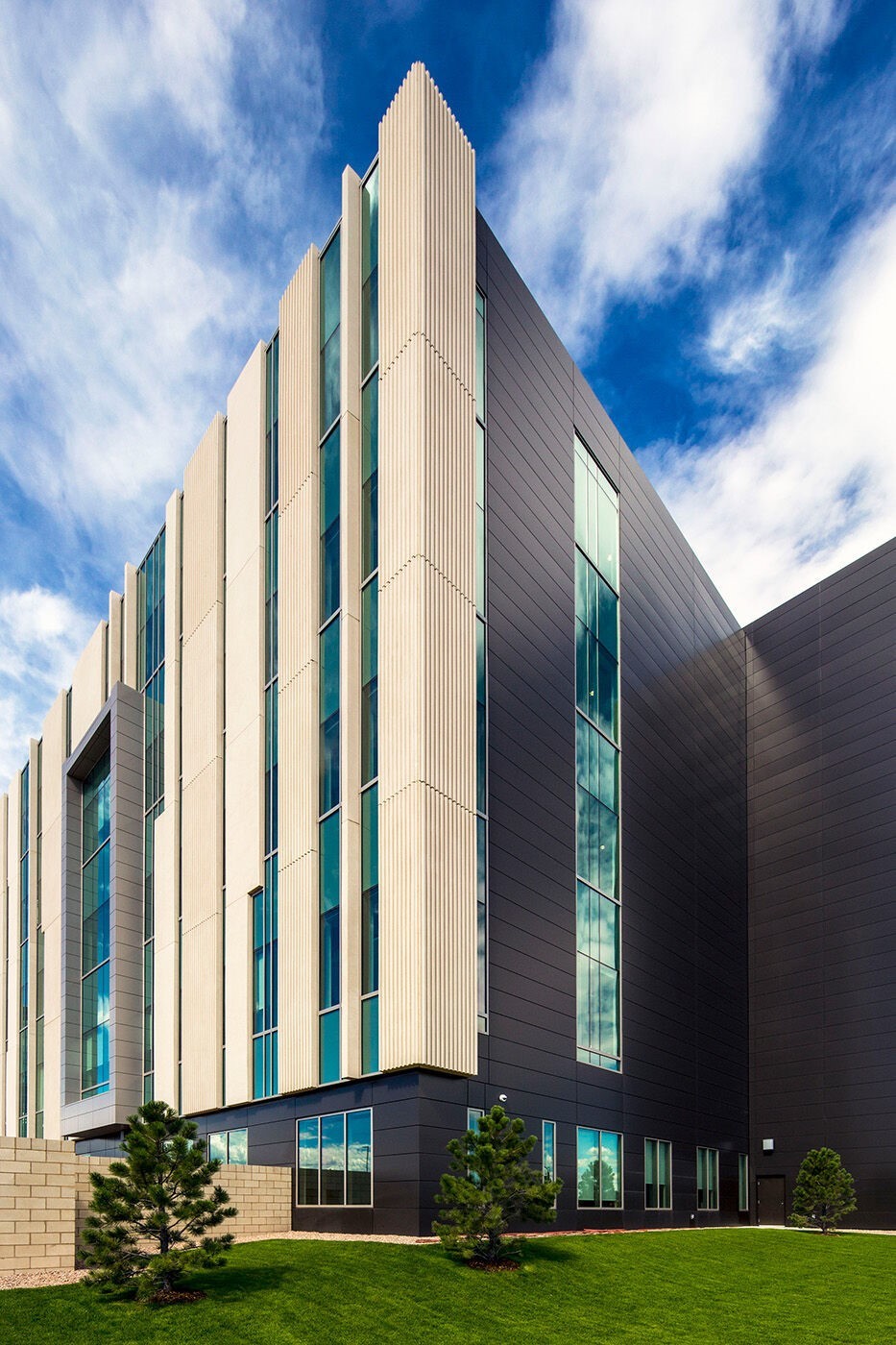 Dennis Maes Justice Center - Pueblo County Judicial Center - Kawneer